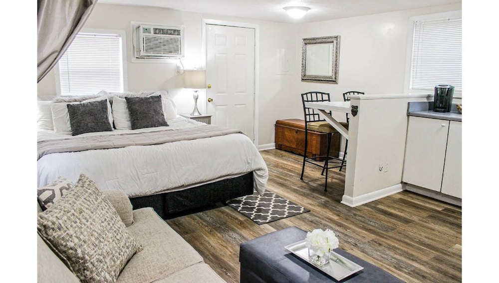 Entire Cottage - Starkville - Conveniently Located - 스탁빌