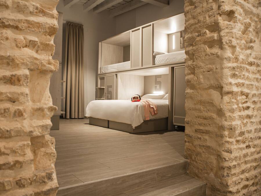 Quarto Familiar, Vista para a cidade (Deluxe 6 adultos) | Cofre no quarto, quartos insonorizados, Wi-fi grátis