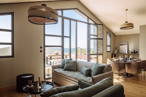 Cobertura panorâmica (Grande Suite Panorama -Terrasse Ocean) | Área de estar | TV de tela plana