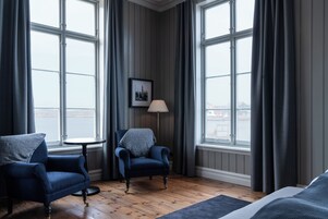 Suite de Luxo, vista para o mar | Roupa hipoalergénica, secretária 