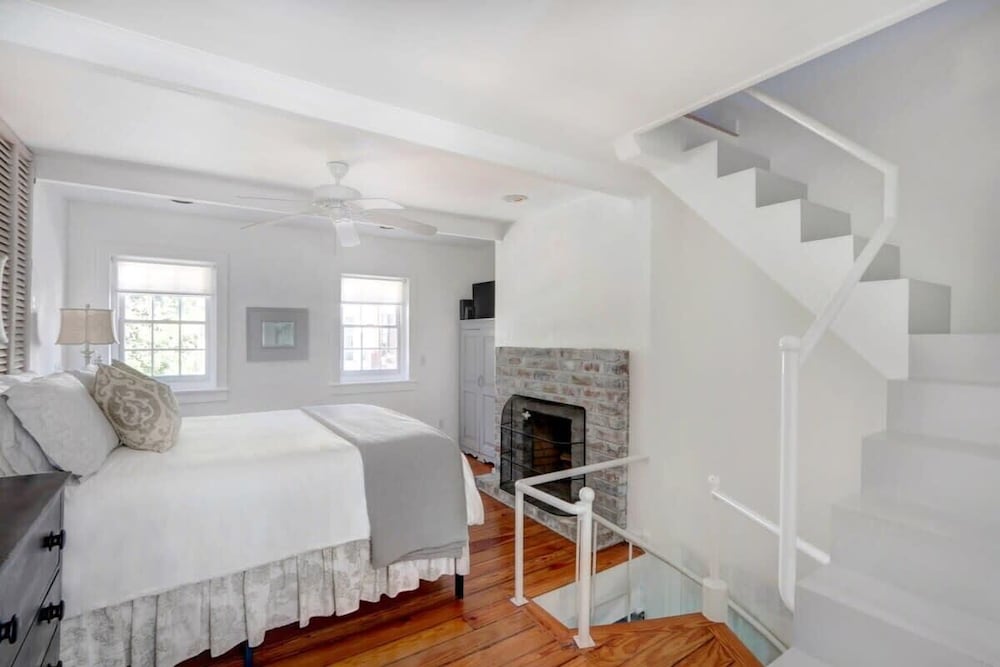 Charming Historic 1850 Cottage | Centrally Located - Savannah, GA