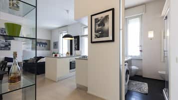 Apartamento Deluxe, 1 quarto | Sala de estar | Televisor de 43 polegadas com canais digitais