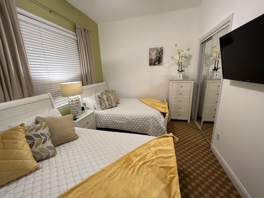 Stunning Orlando Reunion Resort Condo 3 Bedroom 2 Bath, Pool, Pets Welcome (Fee) - Davenport, FL