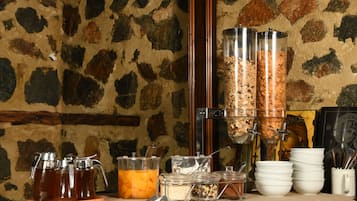 Café da manhã com pratos da culinária local grátis todos os dias