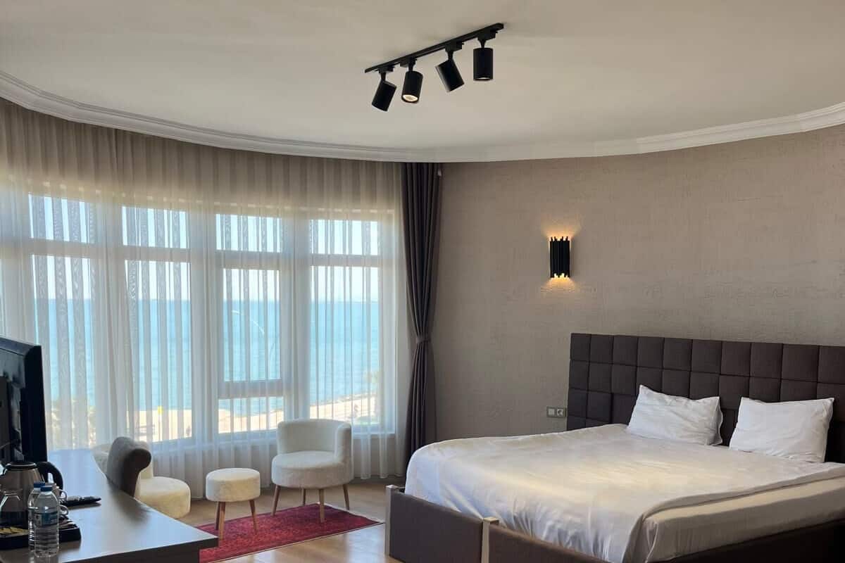 Roupa hipoalergénica, minibar, Wi-fi grátis, roupa de cama fornecida