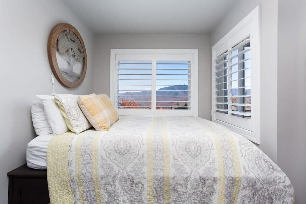 Incredible Mt. Leconte Views/indoor Pool & Hot Tub - Gatlinburg, TN