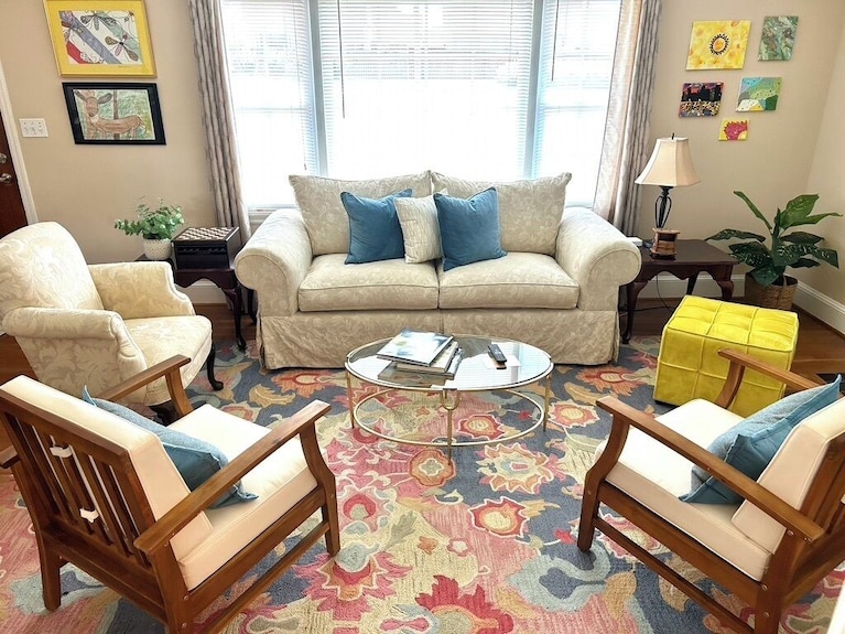 Charming Home In Upscale Suburban Area - Lake Bowen, SC