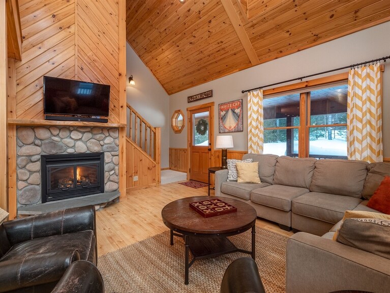 Will View Ski Chalet | 3 Bed, 3 Bath - Maine