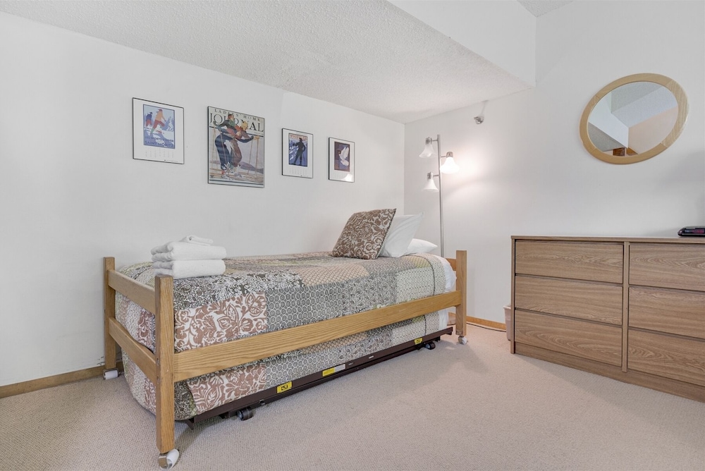 Sunrise A-112  | 1 Bed, 1 Bath - Maine