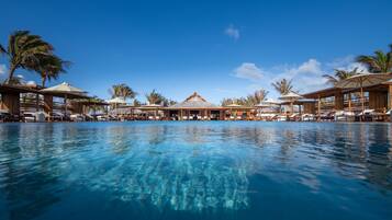 2 piscinas exteriores