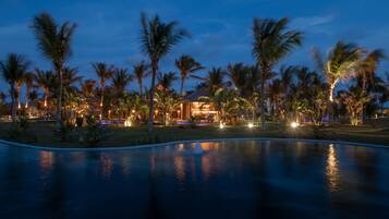 Fachada do alojamento (tarde/noite)