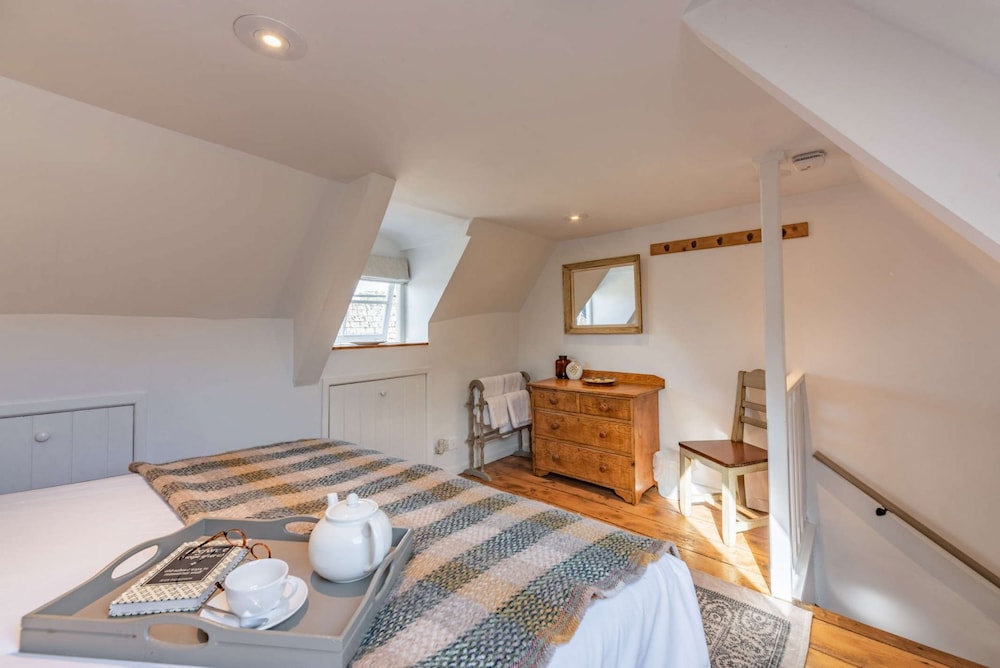 Two Bedroom Dog Friendly Holiday Cottage In The Cotswolds With A Hot Tub - Garden Cottage - Kingham