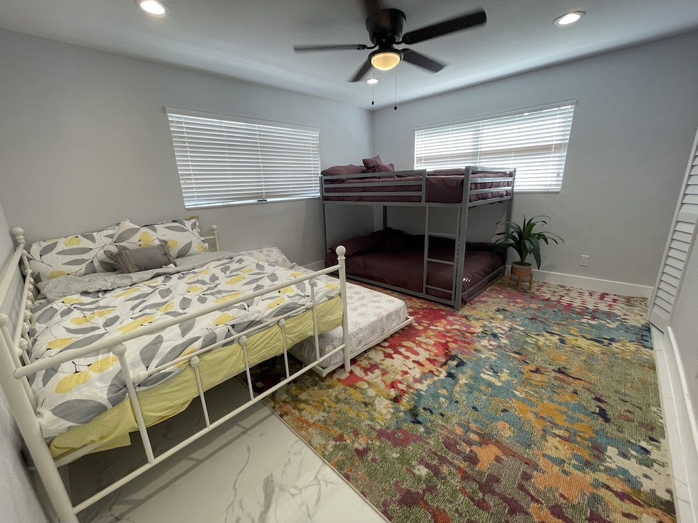 Grill Ready Insta Vacation Home With Patio - Miramar, FL