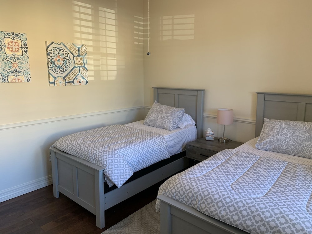 Beautiful, Spacious Home With Pool & Putting Green, Perfect For Snow Birds! - Sun City West, AZ