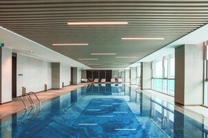 Piscina interior, piscina exterior 