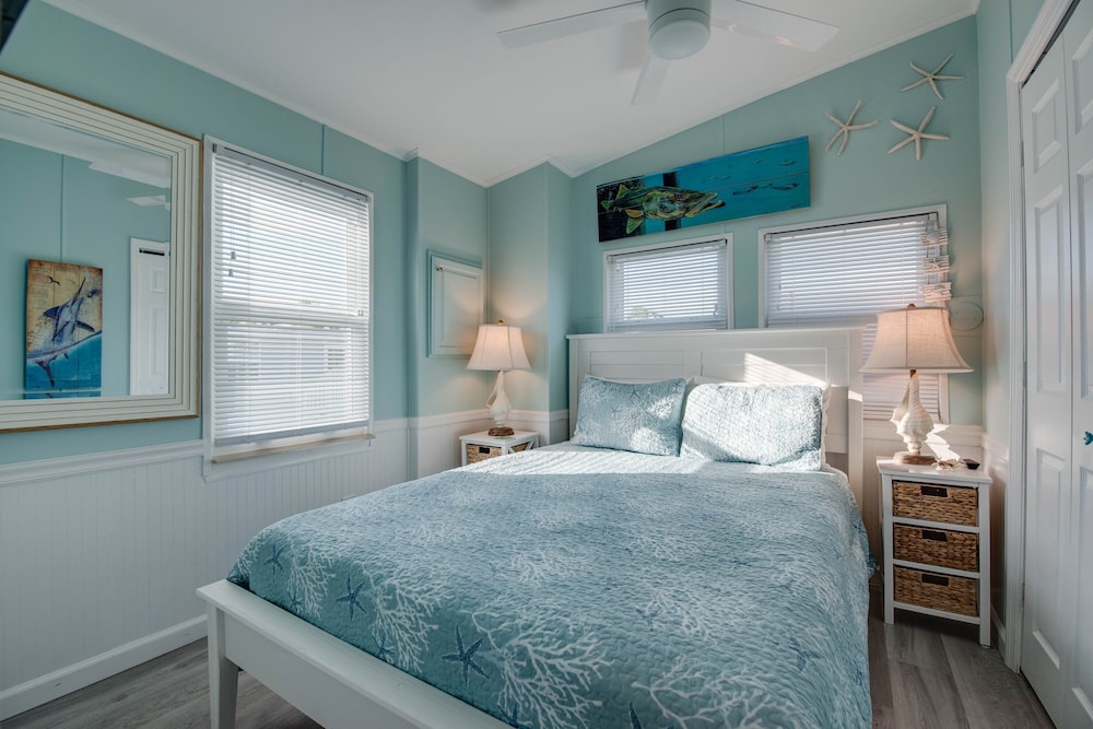 Oceania... Water Front Cottage Retreat ~ - Florida Keys