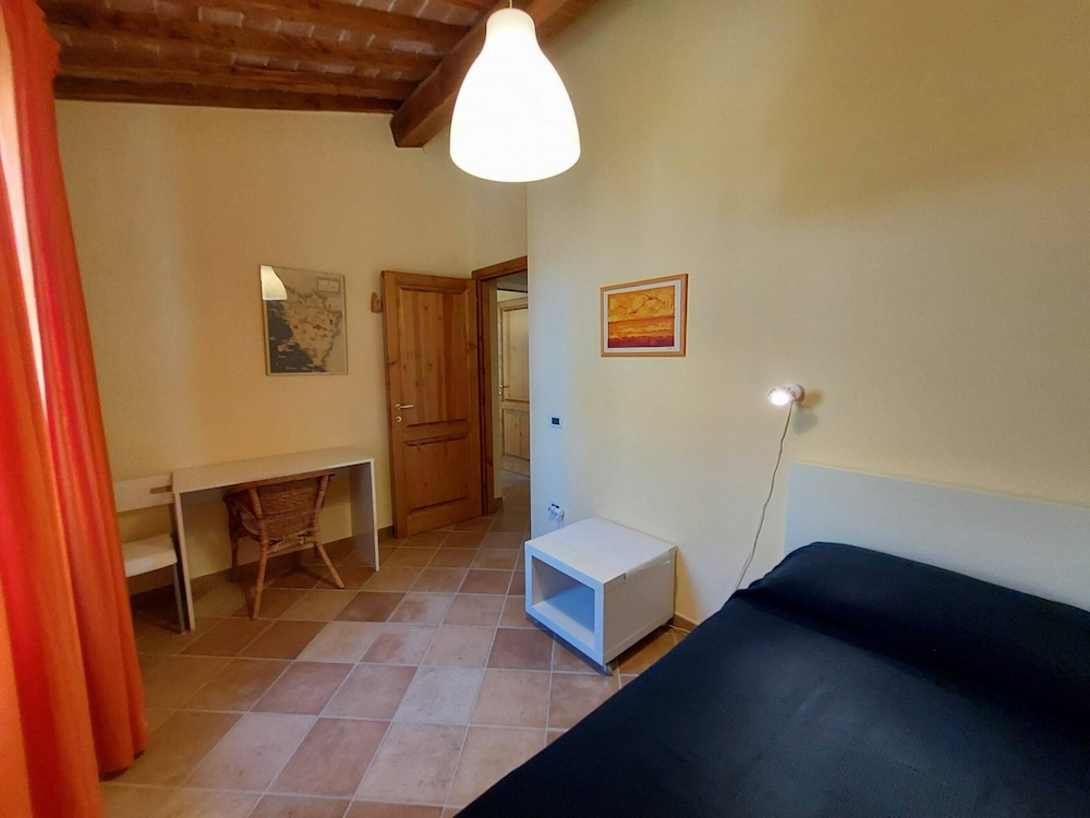 6 Személyes Apartman - Cecina