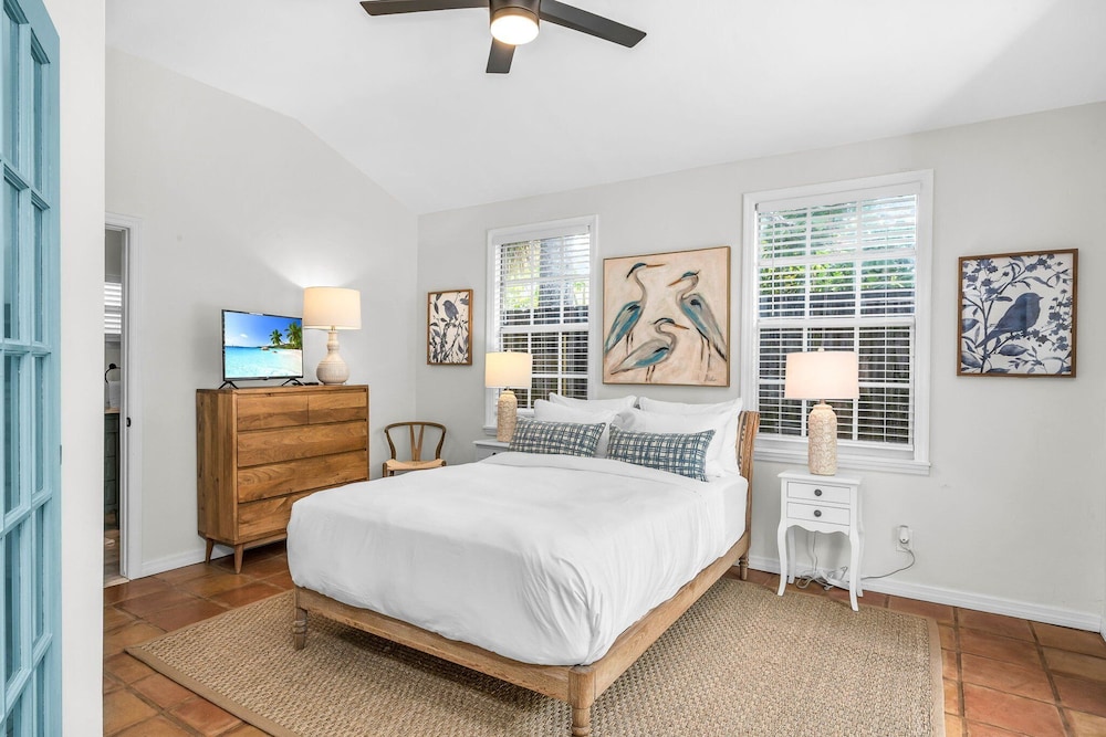Palm Garden Resort Style Oasis - Jacuzzi + Pool! *4br With Private Guesthouse* - Palm Beach, FL
