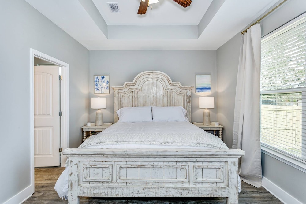 New Build W/4 Beach Cruisers | Pet Friendly W/fenced Yard & Fire Table |Playground |Minutes To Beach - Perdido Key, FL