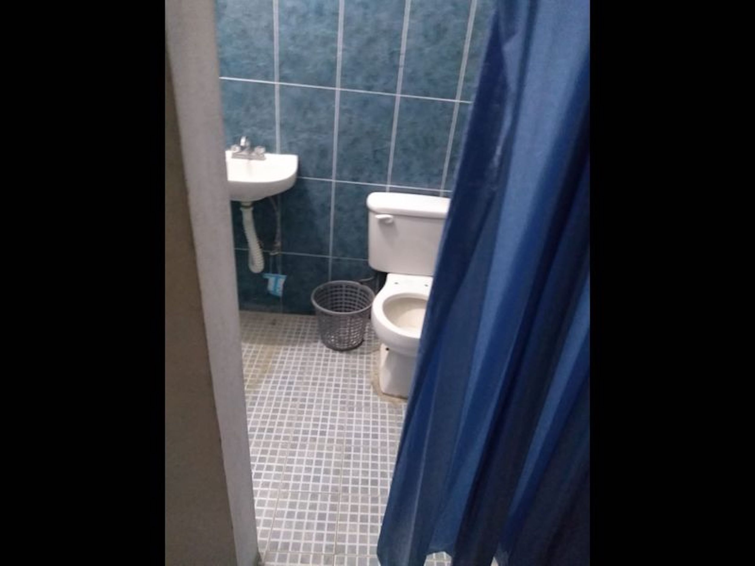 Quarto, 1 quarto, fumadores, pátio | Casa de banho | Artigos de higiene pessoal grátis, toalhas fornecidas 