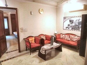 Apartamento | Sala | Televisor de 30 polegadas com canais por cabo 