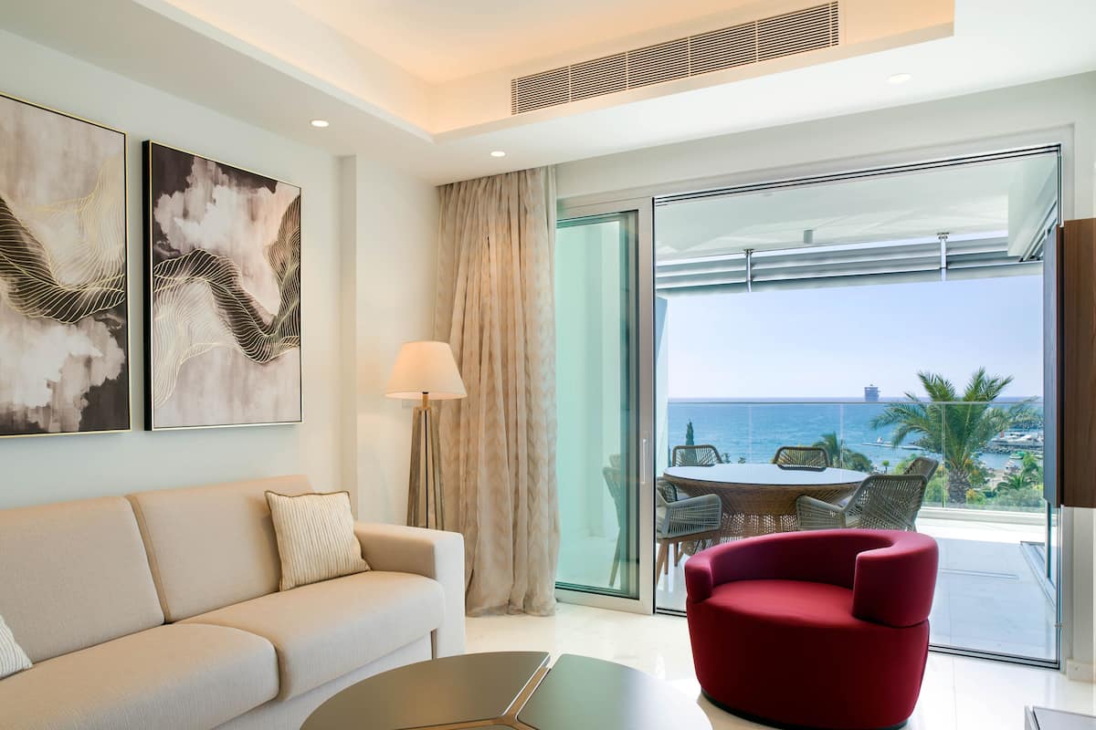 Apartamento de Luxo, 2 quartos (1W) | Sala | Televisor LED de 65 polegadas com canais via satélite, televisor