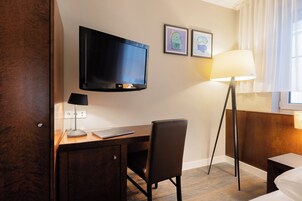 Quartos à prova de som, Wi-Fi de cortesia, roupa de cama