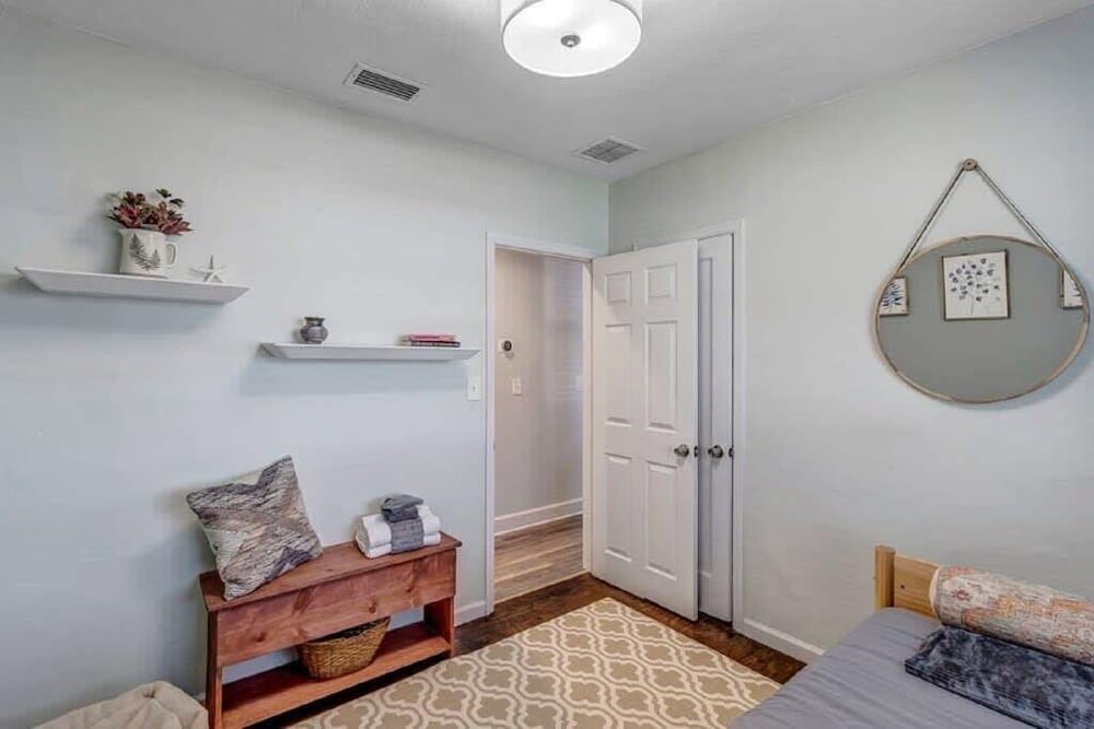 Gorgeous Pool Home - 5 Min Walk To Jax Beach! - Jacksonville Beach, FL