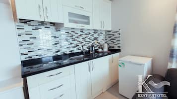 Deluxe Suite Sea View with Balcony | 1 quarto, escrivaninha, espaço de trabalho para notebook