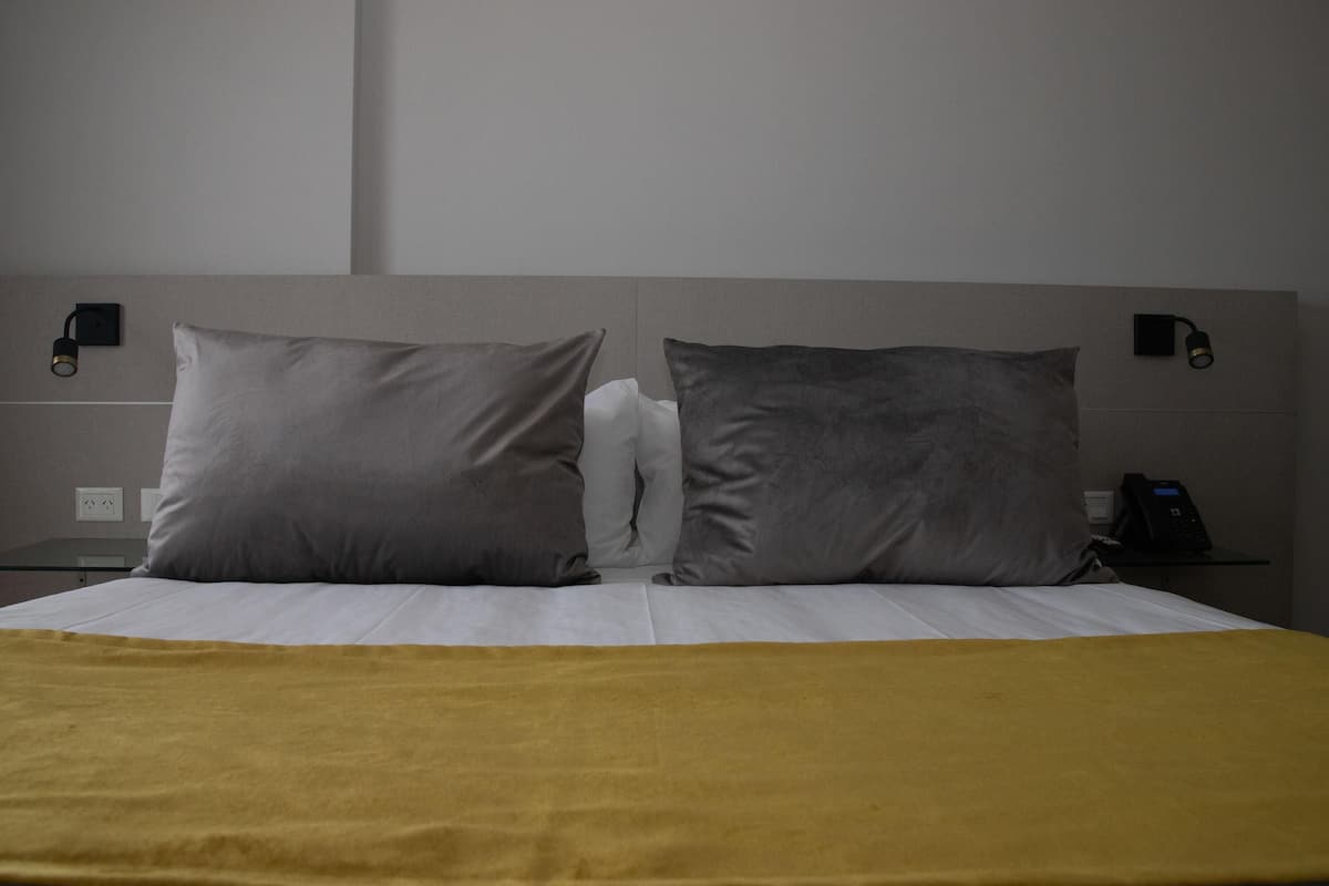 Quarto Superior, 1 cama king-size | Roupa de alta qualidade, edredões de penas