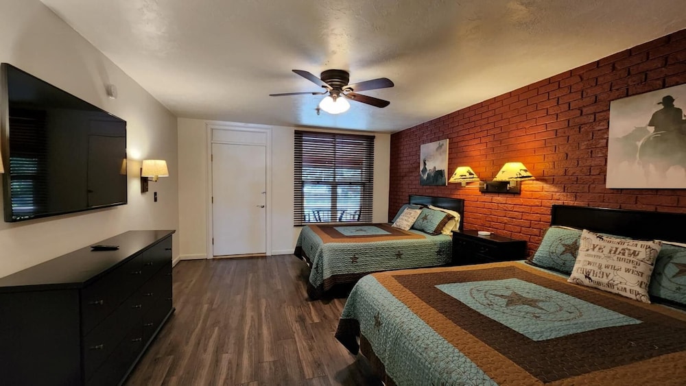 Welcome To The Ranch! Spacious Luxury Family Suite 202 - Lake Kissimmee, FL