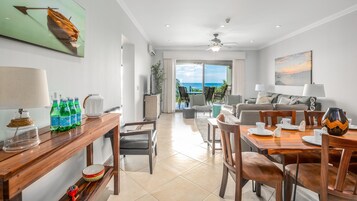 Condo, 2 quartos, acessível, vista para a praia | Cozinha privada | Geladeira grande, micro-ondas, cooktop, cafeteira/chaleira