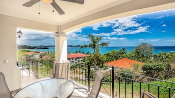 Condo, 2 quartos, acessível, vista para a praia | Sacada