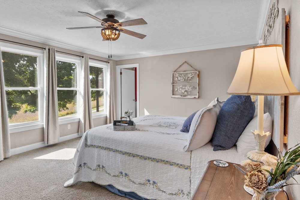 Escape To The Countryside With The Farmhouse At Carmels Landing! - Tennessee