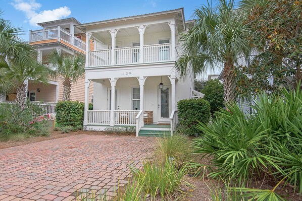 880yds2Beach~4 Bikes Included~Luxury Kitchen~Multiple Balconies~Dock ...