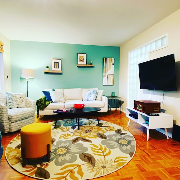 Verona House - 2 Bedroom - Steps To Trendy Corydon/ Little Italy - Winnipeg