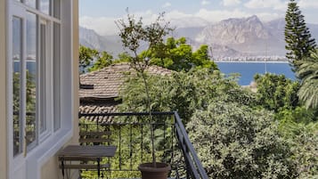 Sea view Studio with Balcony and Kitchen | Sacada