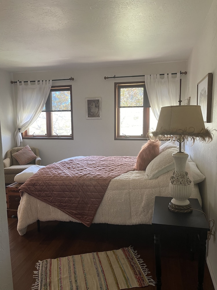 Bohemian Tree House Outdoor Spa & Deck Overlooking The Oak Trees! - San Bernardino, CA