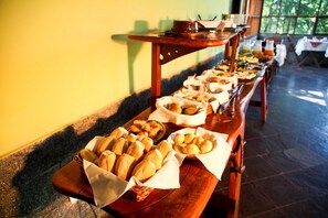 Pequeno-almoço tipo buffet diário incluído 