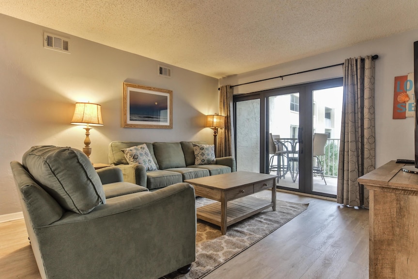 Lovely 2 Bedroom 2 Bath Castle Reef Condo - New Smyrna Beach, FL