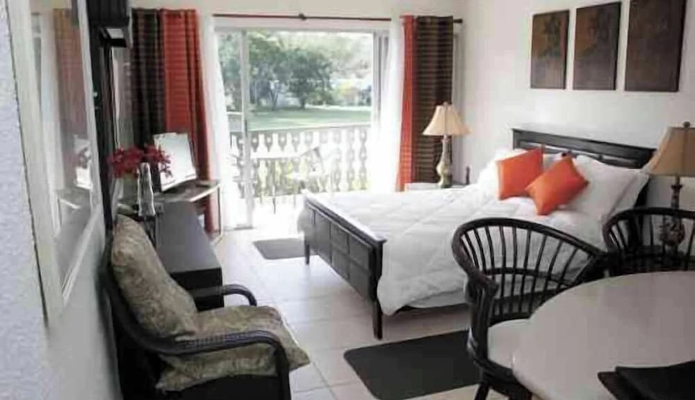 Studio Apartment Overlooking  First Fairway - Barbados