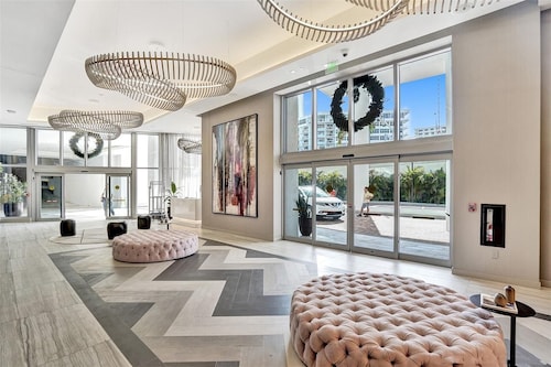 Top 2bd/2ba Oceanview Condo! - Hollywood, FL