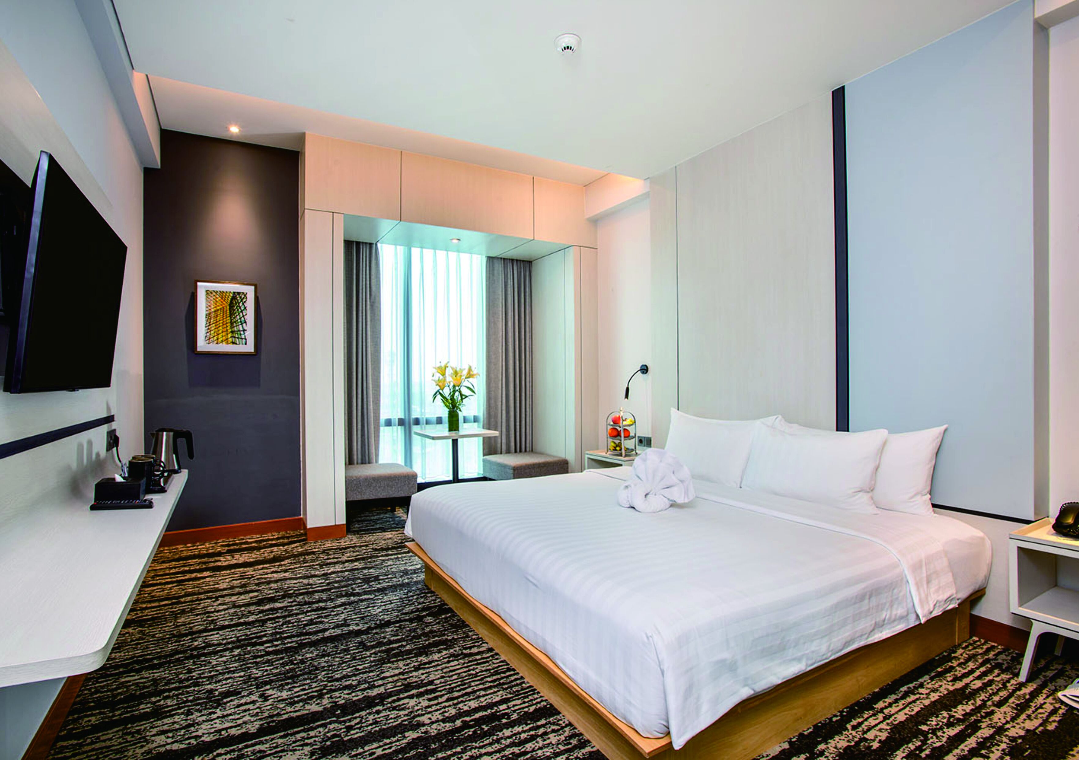 Quarto casal ou duplo luxo, 1 quarto, vista para a cidade | Quartos à prova de som, ferros/tábuas de passar roupa, Wi-Fi de cortesia