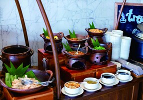 Café da manhã com buffet todos os dias mediante uma taxa