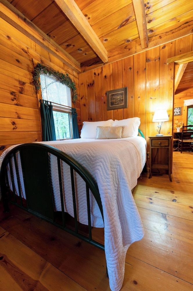 Creek Crest Cabin | Ocoee Riverside Cabin - Ocoee, TN