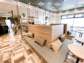 Café da manhã com buffet grátis todos os dias