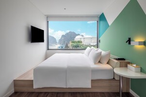 Quarto, 1 cama king-size | Minibar, cofre no quarto, secretária