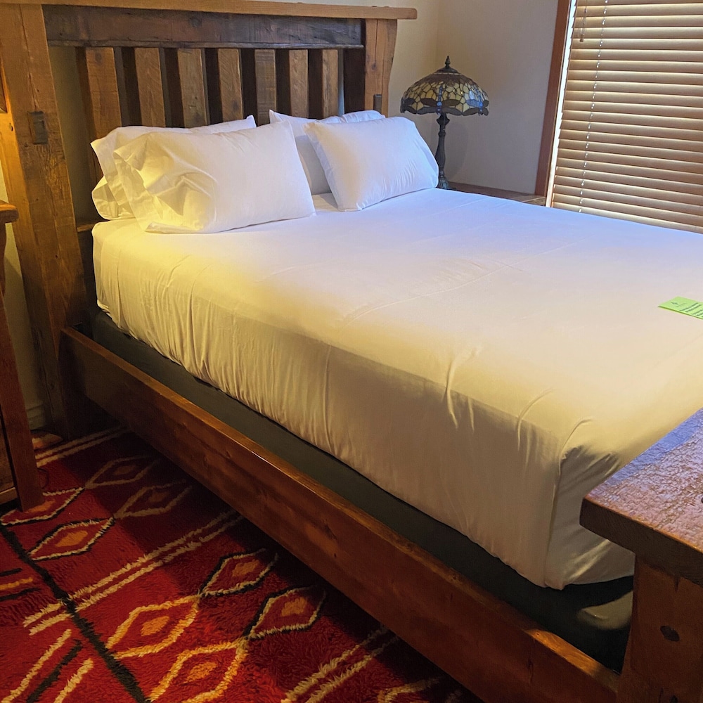 Snowcreek Resort Vacation Rental #751 - Mammoth Lakes, CA