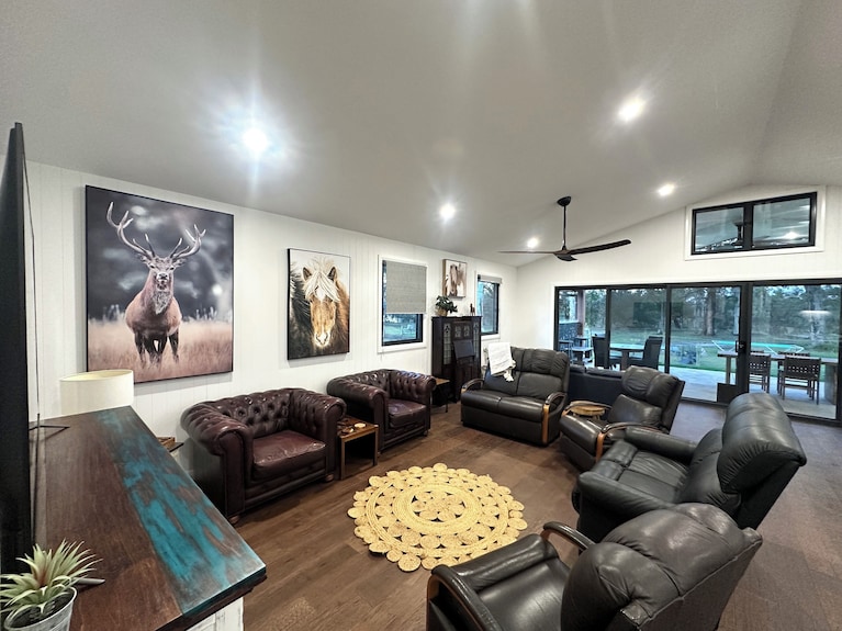 Riverfront Farm Retreat With Modern Comforts At The Hatch Farm, Port Macquarie - Timbertown, Wauchope