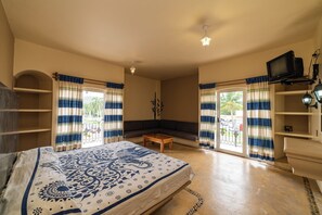 Quarto superior, 1 cama King | Vista para a rua